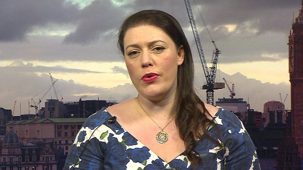 Liz Truss Taiwan trip sparks row with senior Tory MP - BBC News