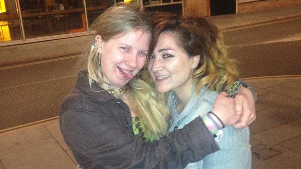 Giving an asylum seeker a home - BBC News