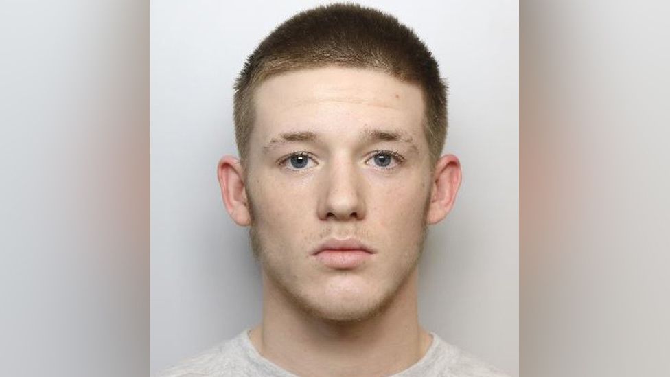 Liam Hunt murder: Man jailed for stabbing teen to death - BBC News