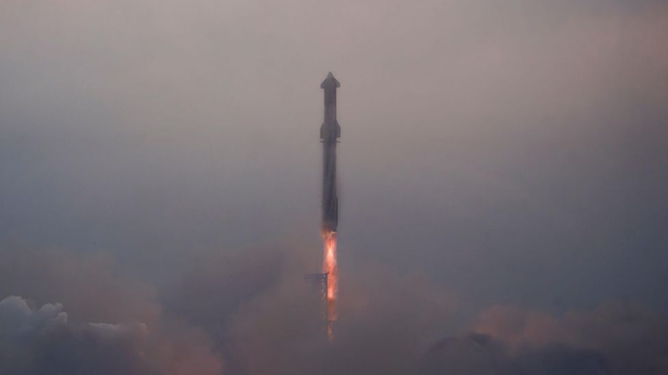 SpaceX Starship makes breakthrough ocean landing - BBC News