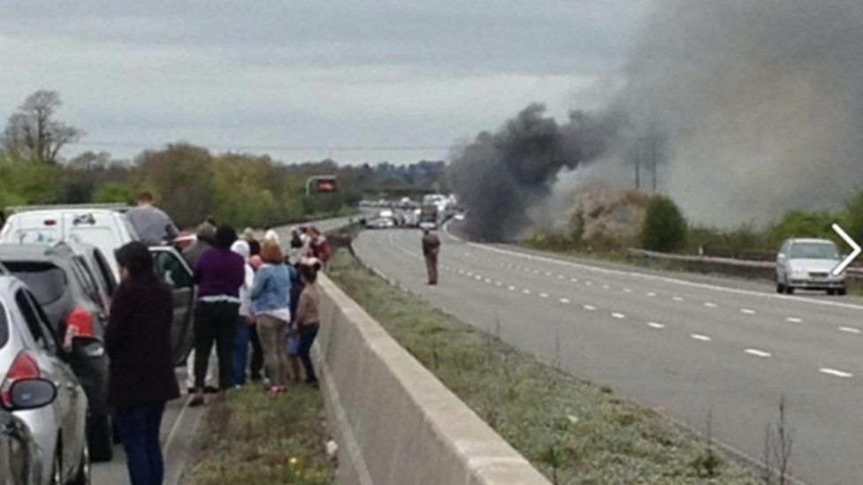 Lorry tanker fire on M4 causes long delays - BBC News
