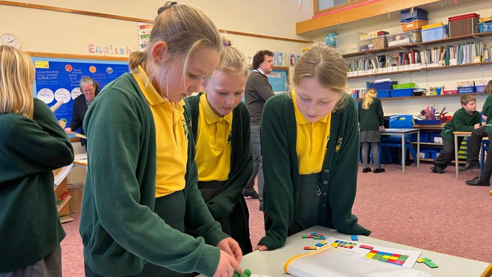 Maths roadshow visiting all of Guernsey's primary schools - BBC News