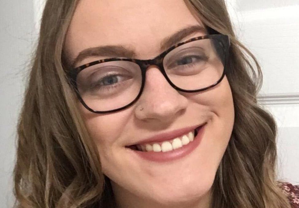 Student gets marriage offers after rolling her eyes at Farage - BBC News