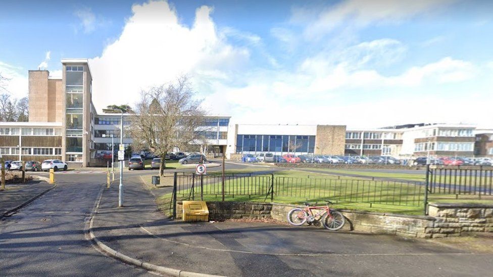 Covid: Father removes son from school to avoid self-isolating rule ...