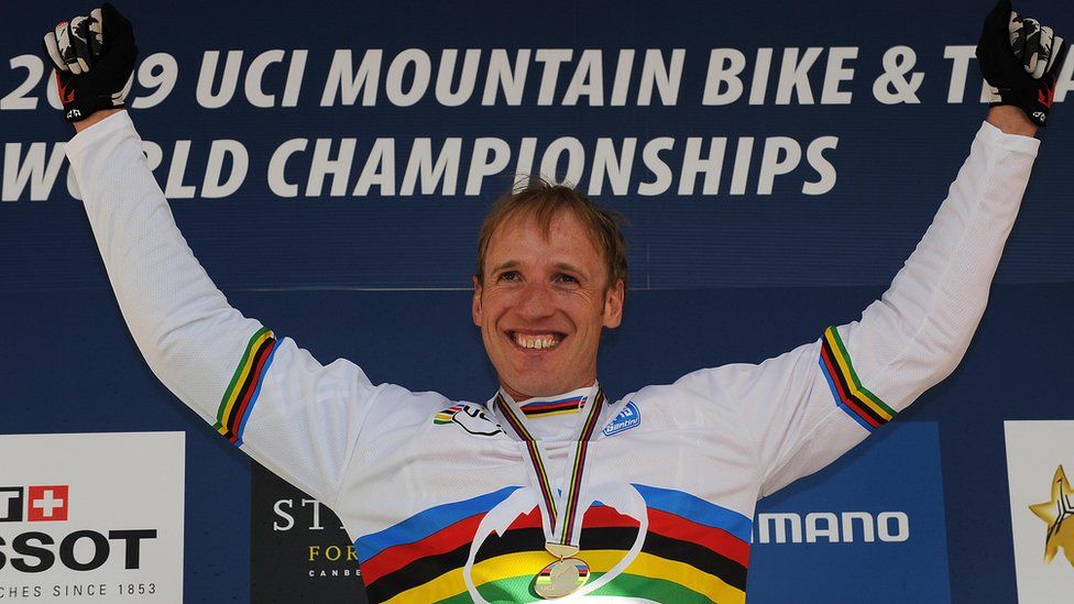 Sheffield mountain biker Steve Peat joins 'walk of fame' - BBC News