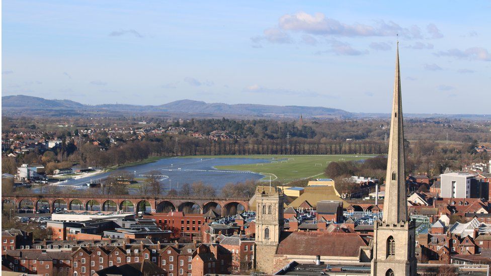 'Exceptionally busy' Worcester CAB gets £20k grant - BBC News
