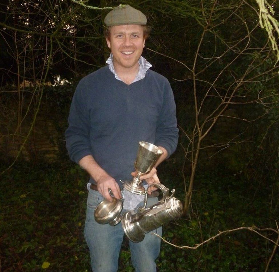 Stolen Watford church silver found in garden - BBC News