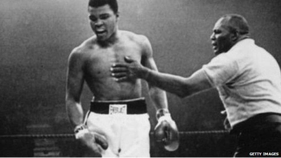 Boxing legend Muhammad Ali dies at 74 - BBC News