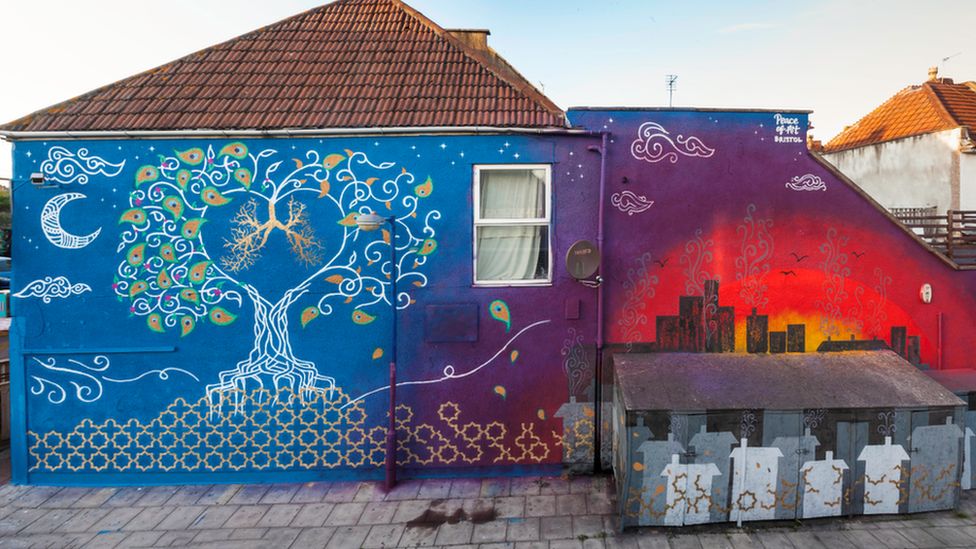 Bristol art group reveal climate change-inspired mural - BBC News