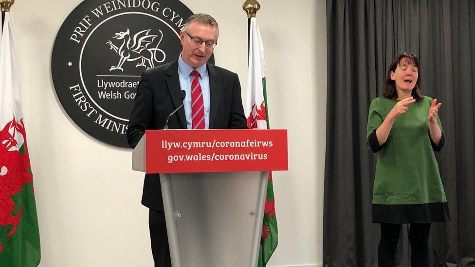 Coronavirus: Overhauling testing 'too big a job for health minister ...