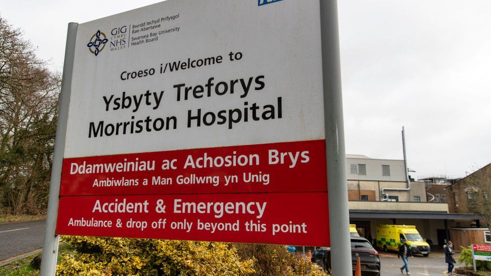 Morriston Hospital: Highest alert issued over extreme pressures - BBC News