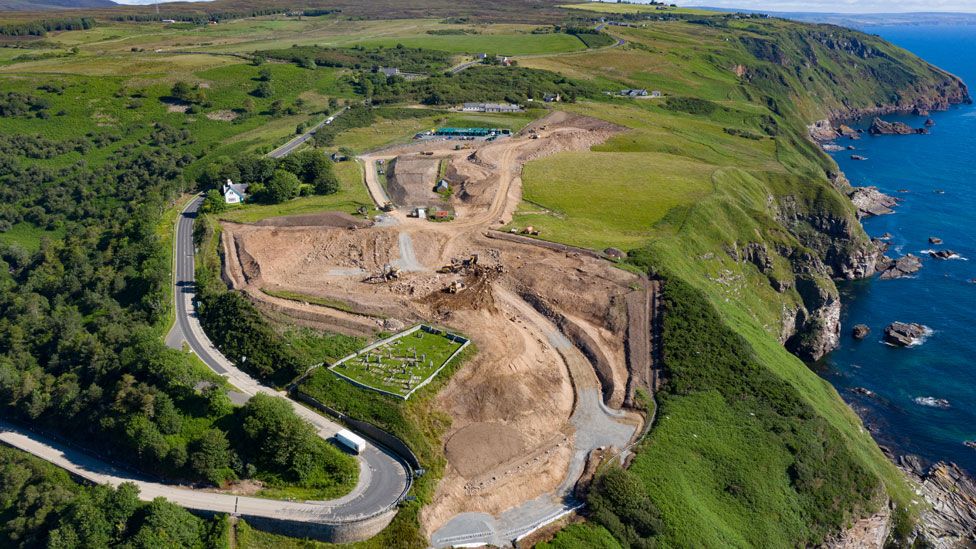 Stone Age hunter-gather camp found at Berriedale Braes - BBC News