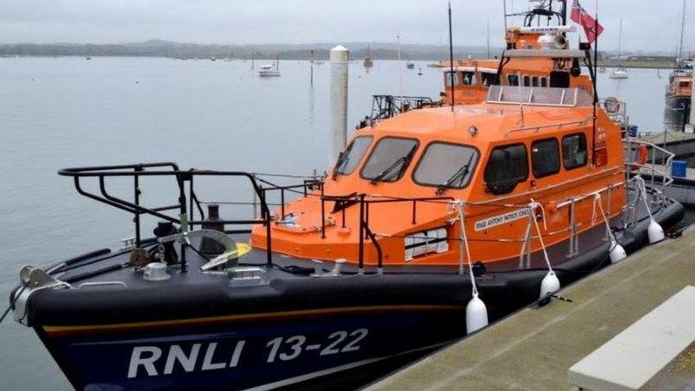 Bridlington's £1m bequest lifeboat in sea trials - BBC News