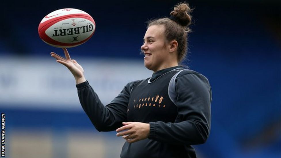 Wales Women: Rowland and Carys Phillips on rugby and family time - BBC ...