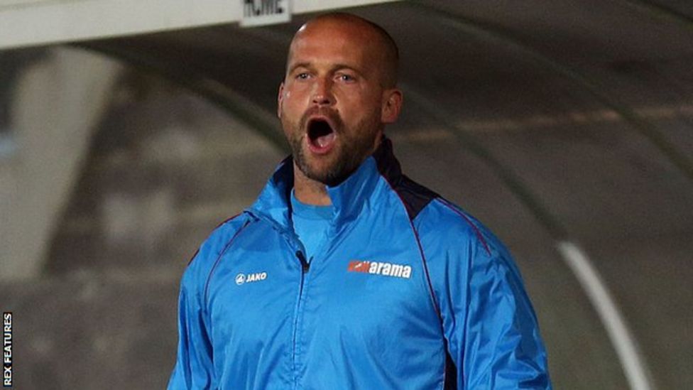 Kevin Nicholson: Torquay United manager wants loan signing - BBC Sport