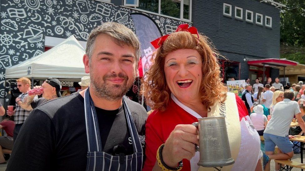 Cornwall's Skinner's Brewery to continue traditional brews - BBC News