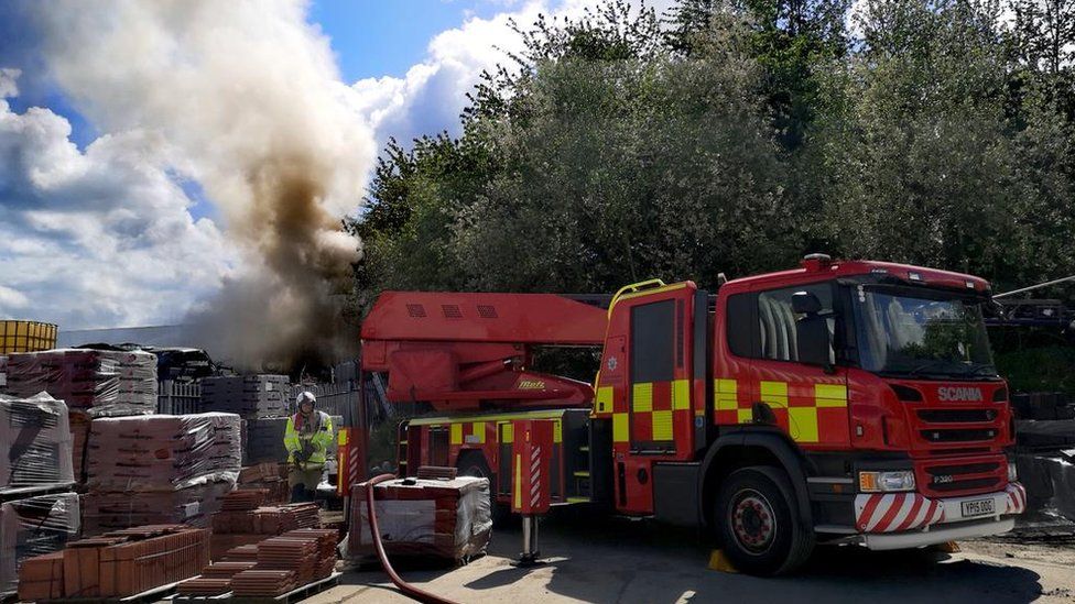 Mexborough fire: Investigation starts into cause of blaze - BBC News