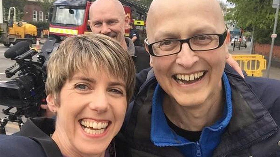 'Outstanding' BBC radio broadcaster Jonathan Ali dies aged 50 - BBC News