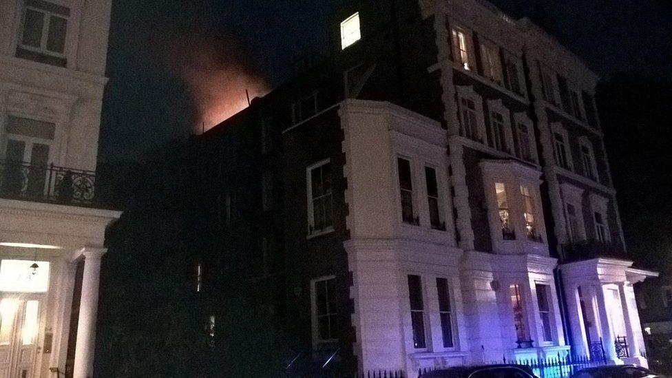 Huge fire rips through London hotel and block of flats - BBC News
