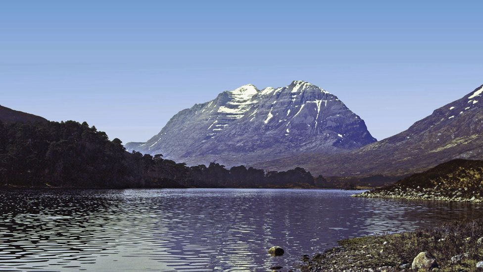 Three teenagers airlifted from Liathach in Torridon - BBC News