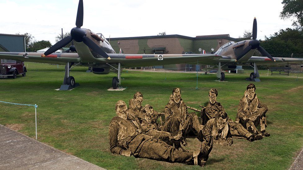 Battle of Britain: Hawkinge airmen honoured with statues - BBC News