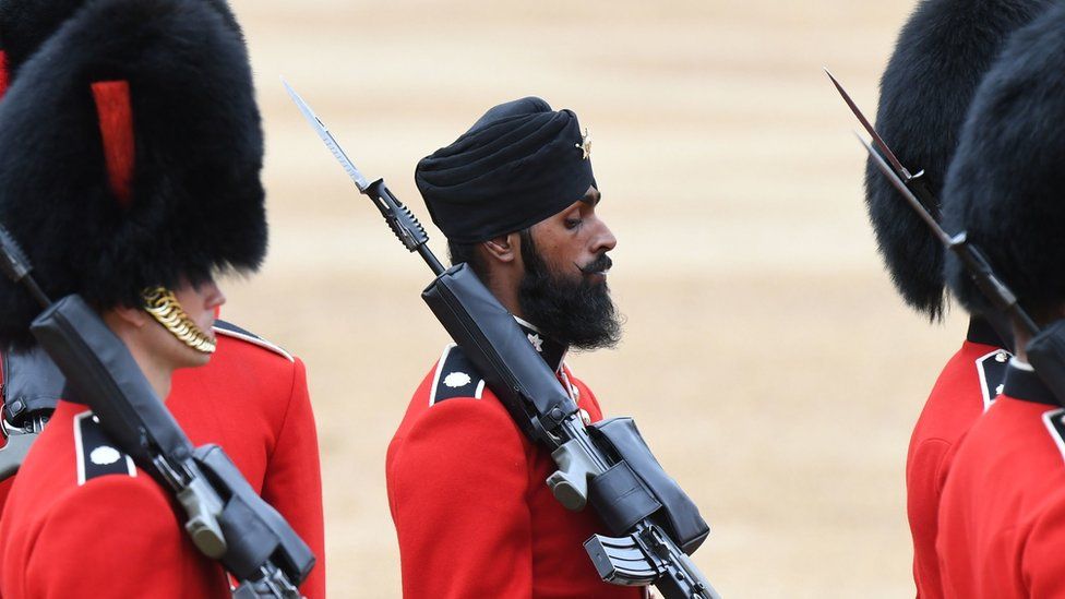 First Sikh turban-wearing guardsman fails drugs test - BBC News
