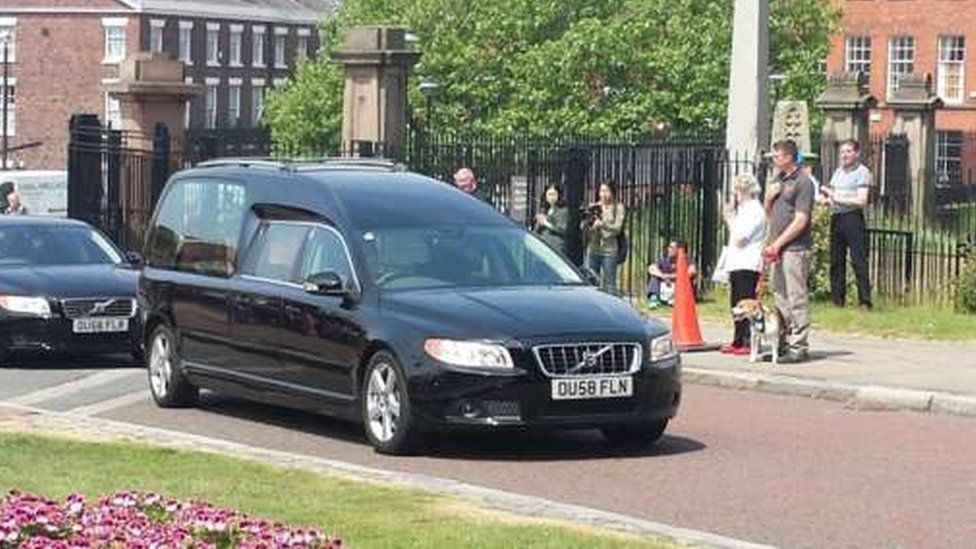 Carla Lane funeral: Actors pay tribute to TV sitcom writer - BBC News