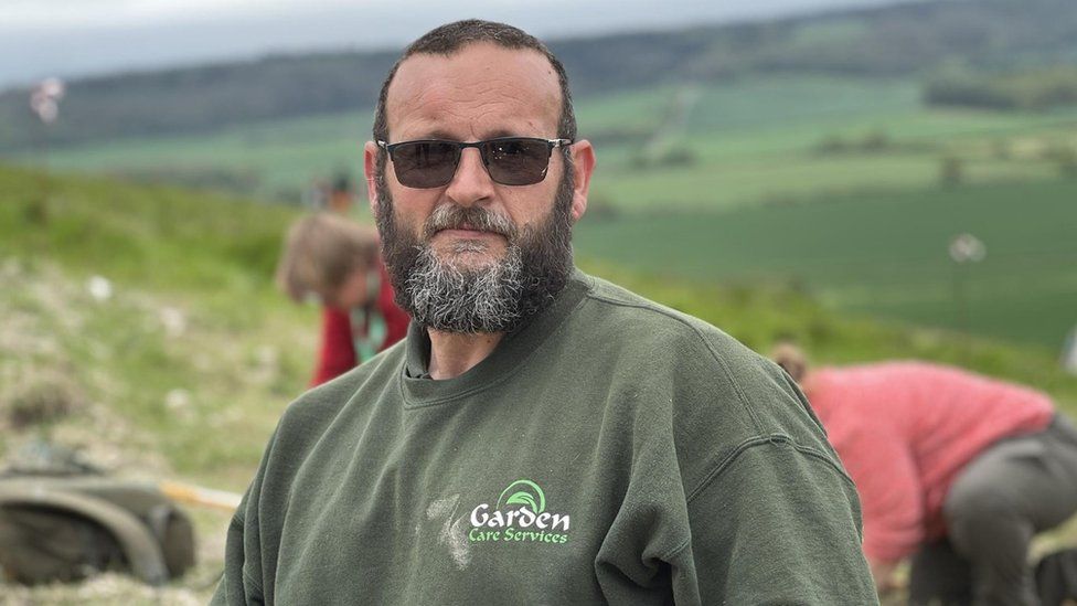 Whipsnade Zoo's Big Help Out volunteers weed giant lion for Coronation ...