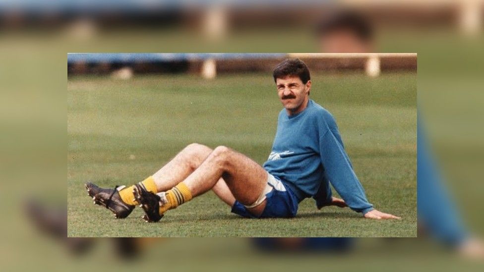 Ex-footballer Geoff Twentyman to retire from BBC Radio Bristol - BBC News