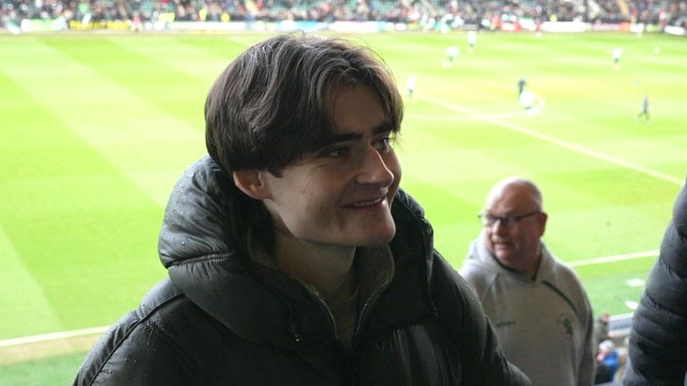 Man builds wife 'exoskeleton' after cancer surgery - BBC News