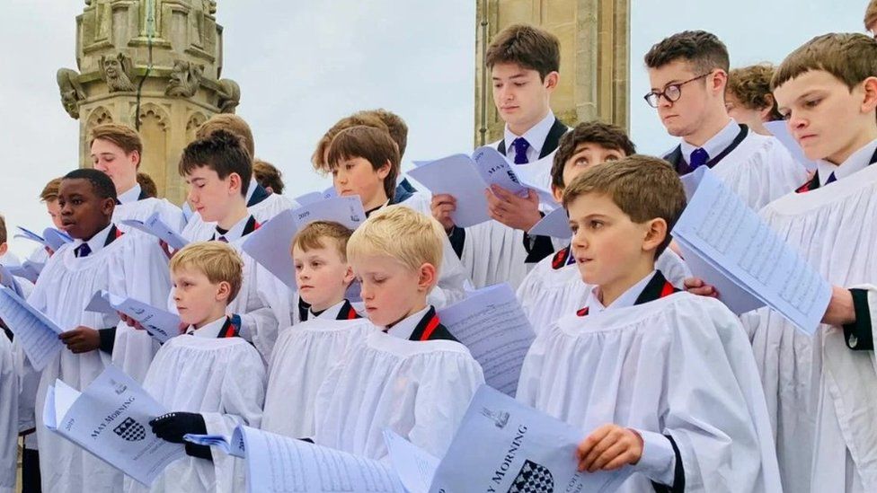Oxford prepares for May morning celebrations influx - BBC News