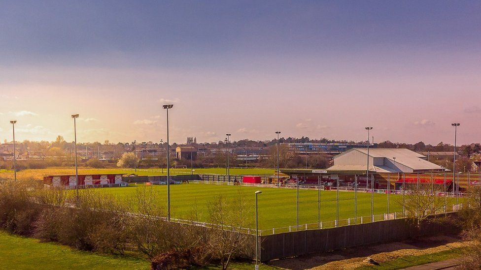 Didcot Town calls for earlier kick-offs to avoid floodlight costs - BBC ...
