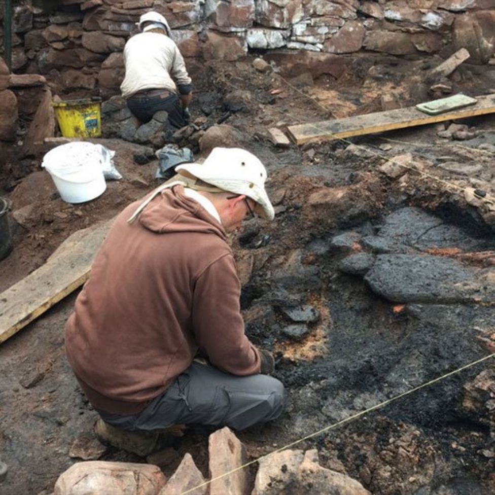 Iron Age house in Assynt 'was burned down' - BBC News