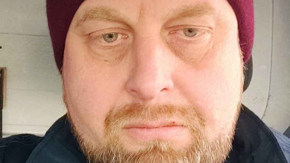 Ukraine invasion: Ukrainian grandmother's fears for family - BBC News