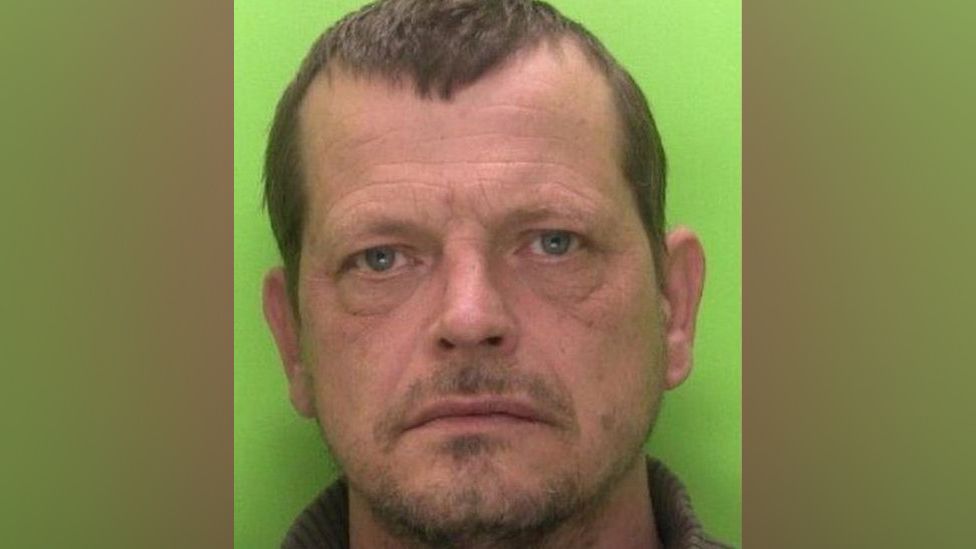 'Predatory' man jailed for sexually abusing teenage girl - BBC News