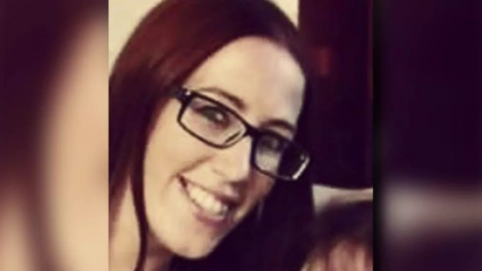 Lisa Gow: PSNI disagrees with crash disciplinary recommendation - BBC News