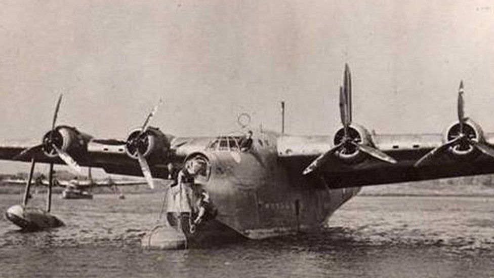 Sunderland flying boat replica cockpit unveiled - BBC News