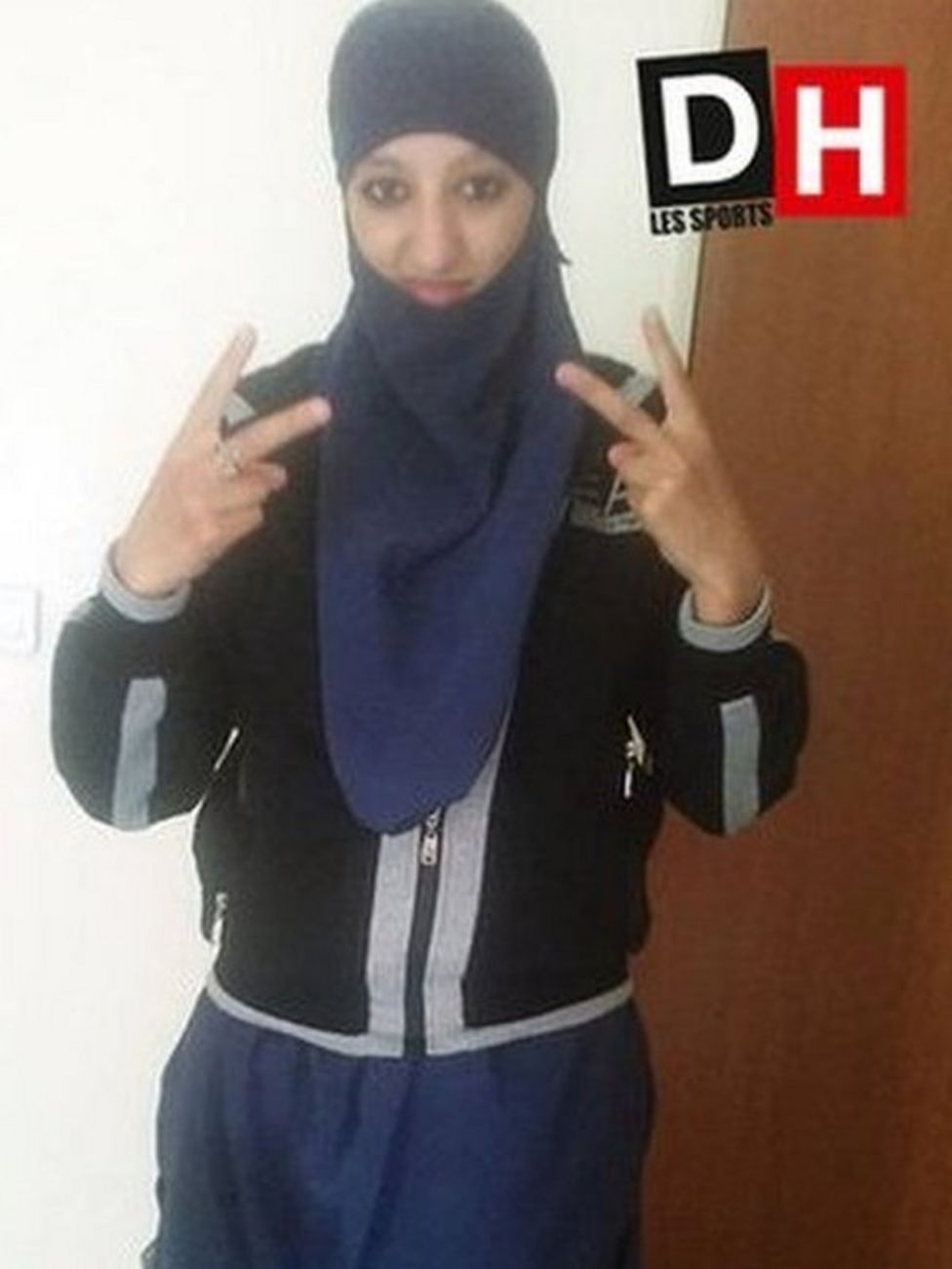 Paris attacks: Hasna Ait Boulahcen 'died of asphyxiation' - BBC News