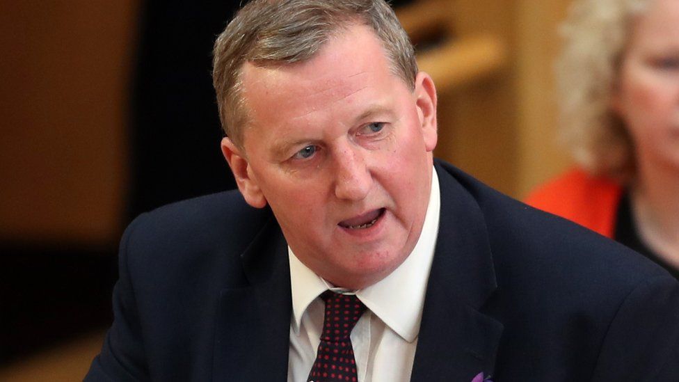 Leonard unveils new Scottish Labour front bench team - BBC News