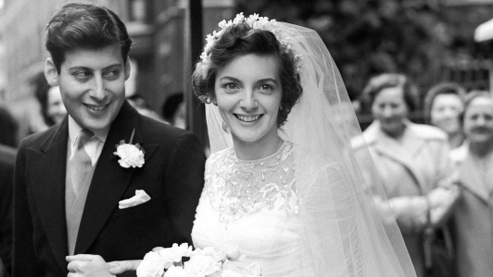 Sir Clement Freud accused of abusing two girls - BBC News