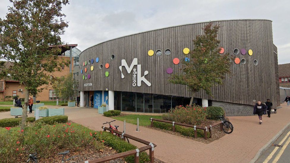 Milton Keynes College students 'feel safer' with knife arches - BBC News