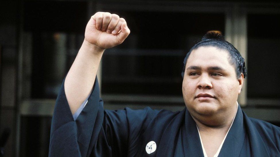 Taro Akebono: Hawaiian-born Japanese sumo legend dies - BBC News