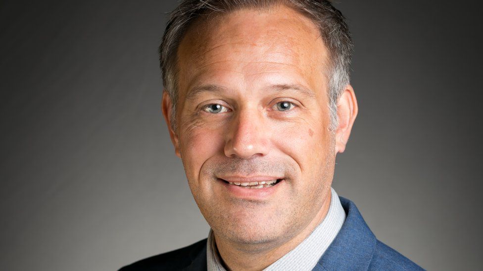 Essex school closed by concrete crisis appeals for marquees - BBC News