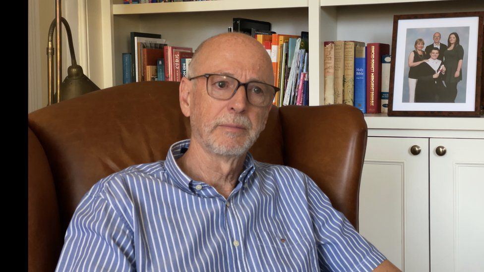 Man gives £1m to pancreatic cancer research in memory of wife - BBC News