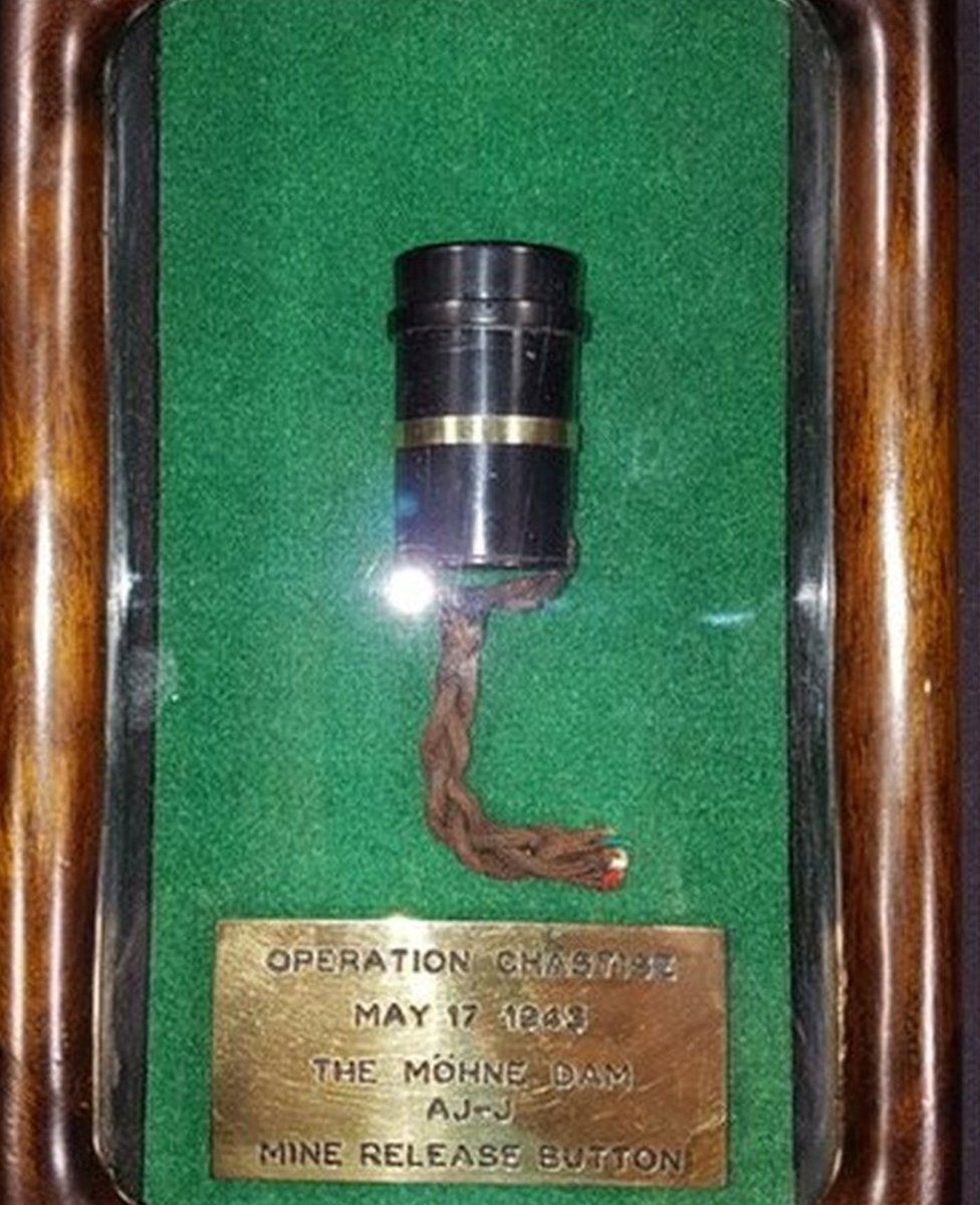 Dambusters' release button for 'bouncing bombs' to sell - BBC News