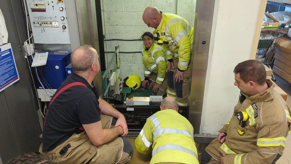 Wallingford Waitrose worker rescued after three hours in lift - BBC News