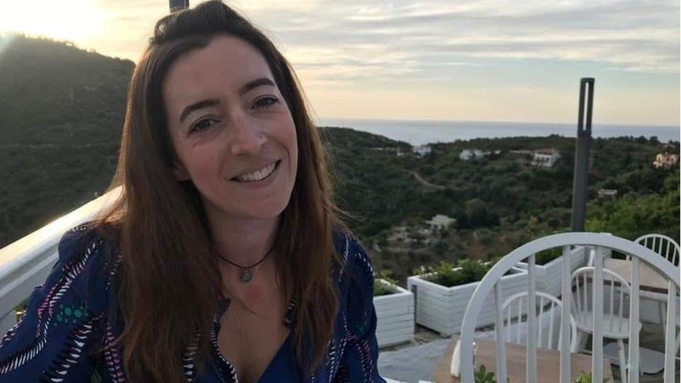 Coronavirus: More newly-hired staff will get paid - BBC News