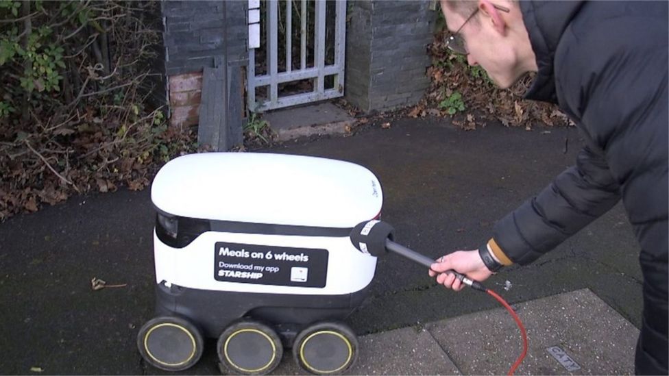 Leeds robot grocery delivery service extended - BBC News