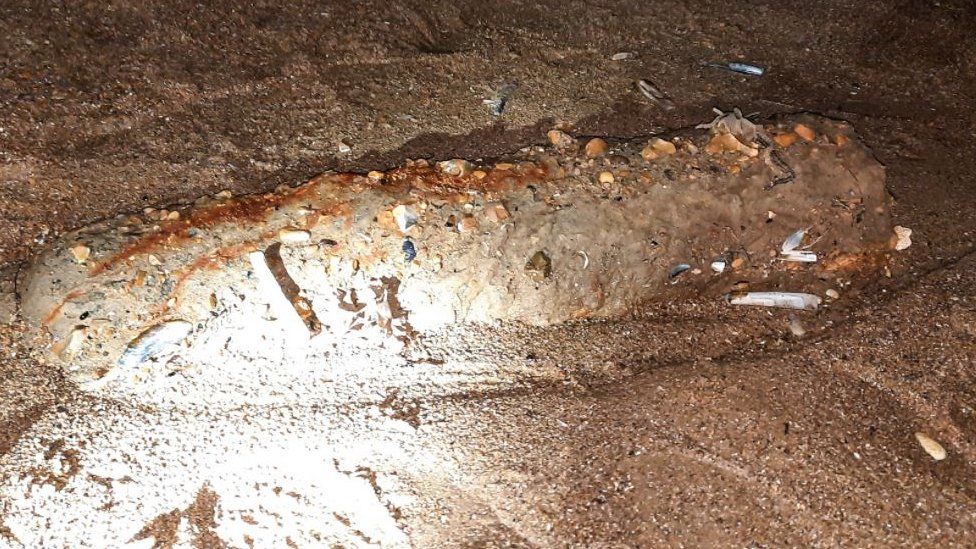 Norfolk: Bomb squad explodes beach 'ordnance' - BBC News