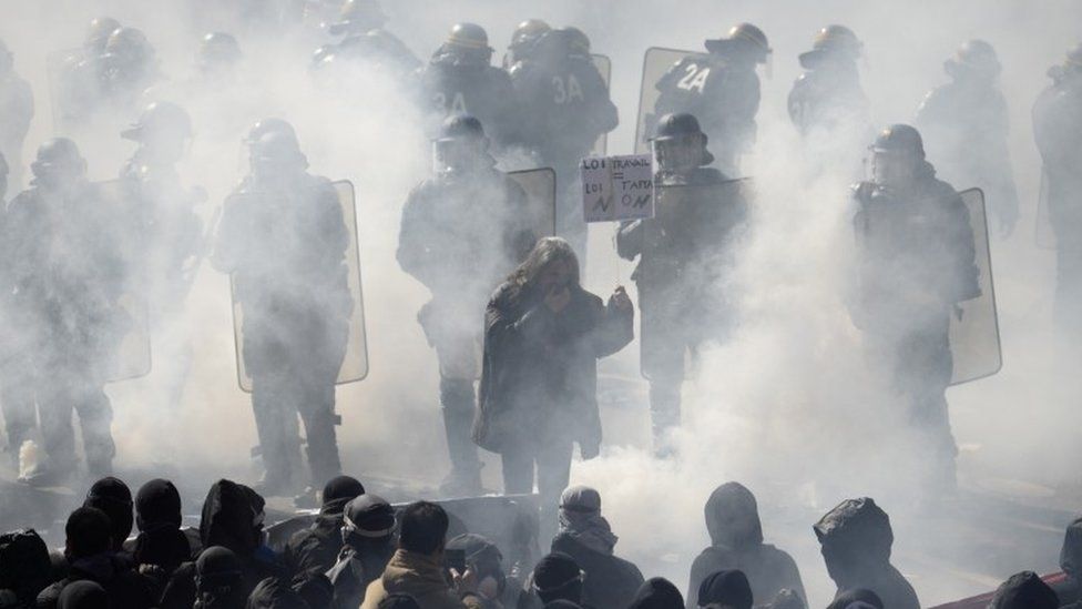 France labour unrest: Clashes erupt at May Day march - BBC News